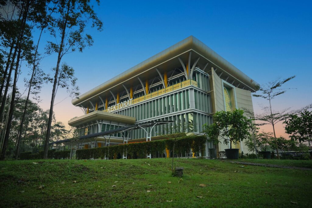 Logo dan Standar Komunikasi Merek Universitas Islam Riau (UIR ...