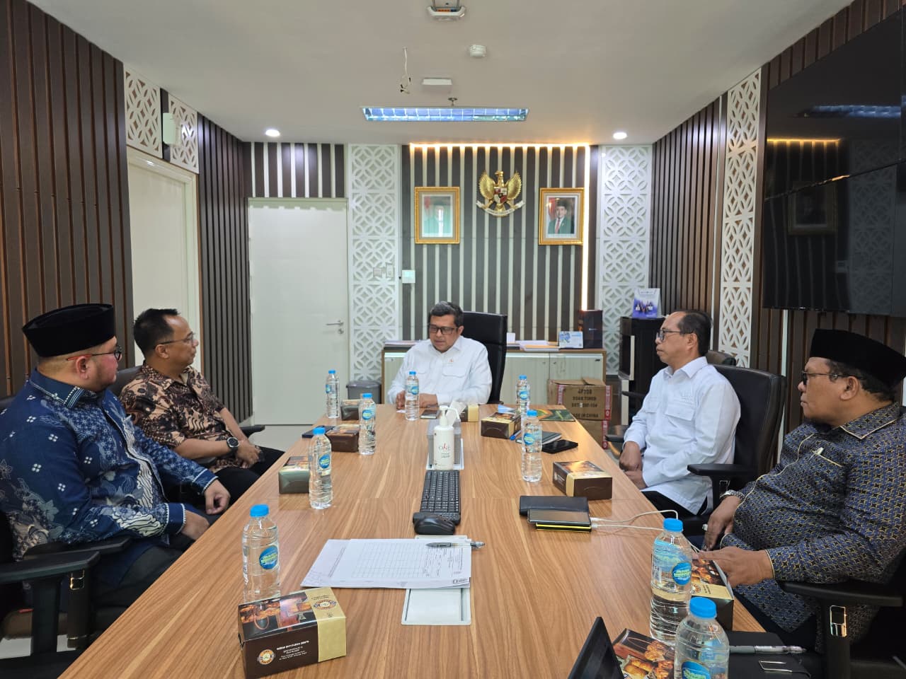 Logo dan Standar Komunikasi Merek Universitas Islam Riau (UIR ...